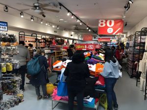 Outlet là gì? Giải mã hàng outlet, đồ outlet và cách mua thông minh